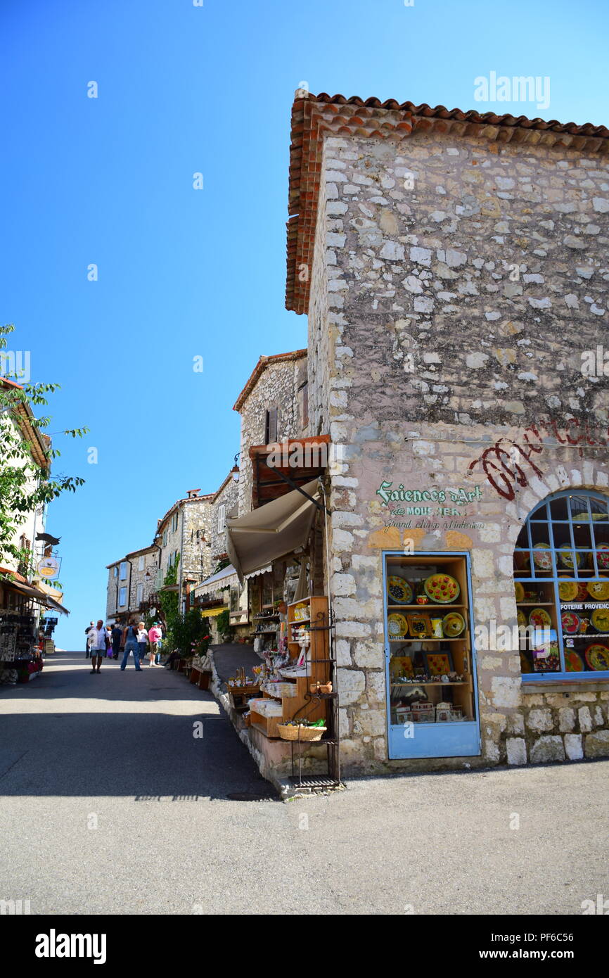 Village scenes in provence france hi-res stock photography and images ...