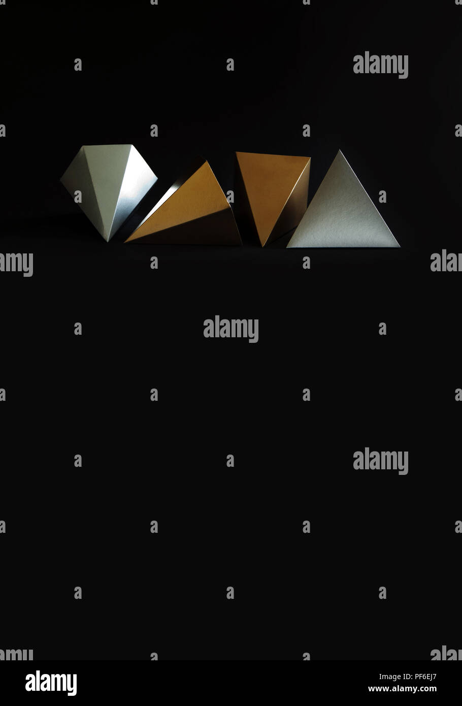 Gold triangle pattern wallpaper hi-res stock photography and images - Alamy