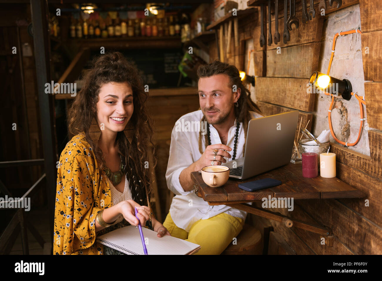 Pub working hi-res stock photography and images - Alamy