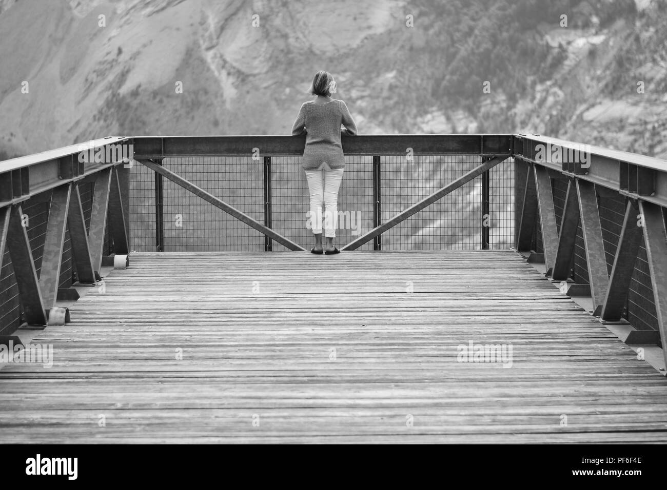 the woman observes the great wound of Monte toc, where the great ...