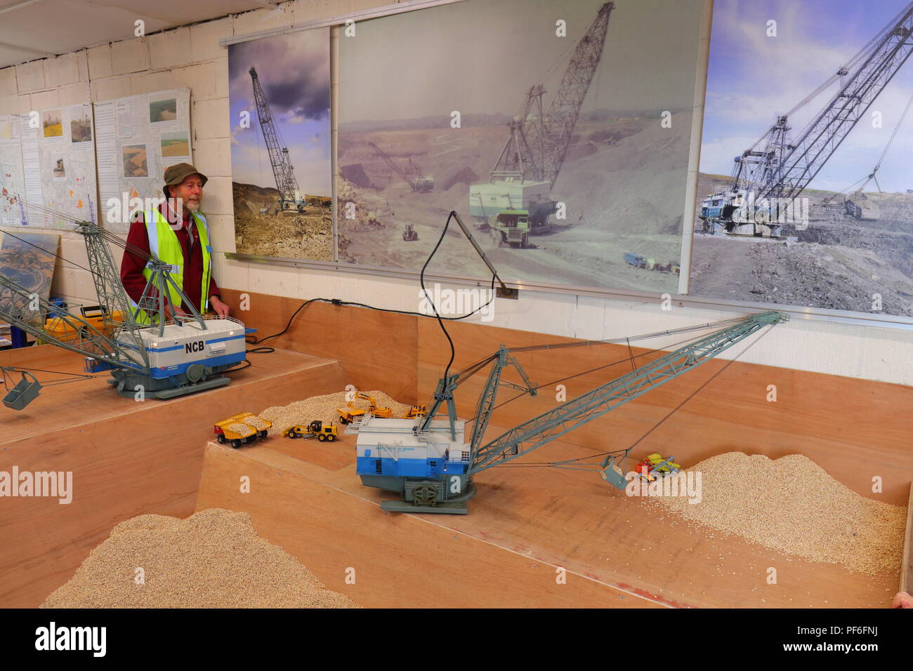 Scale working models of BE1150 & W2000 Walking Draglines on display at ...