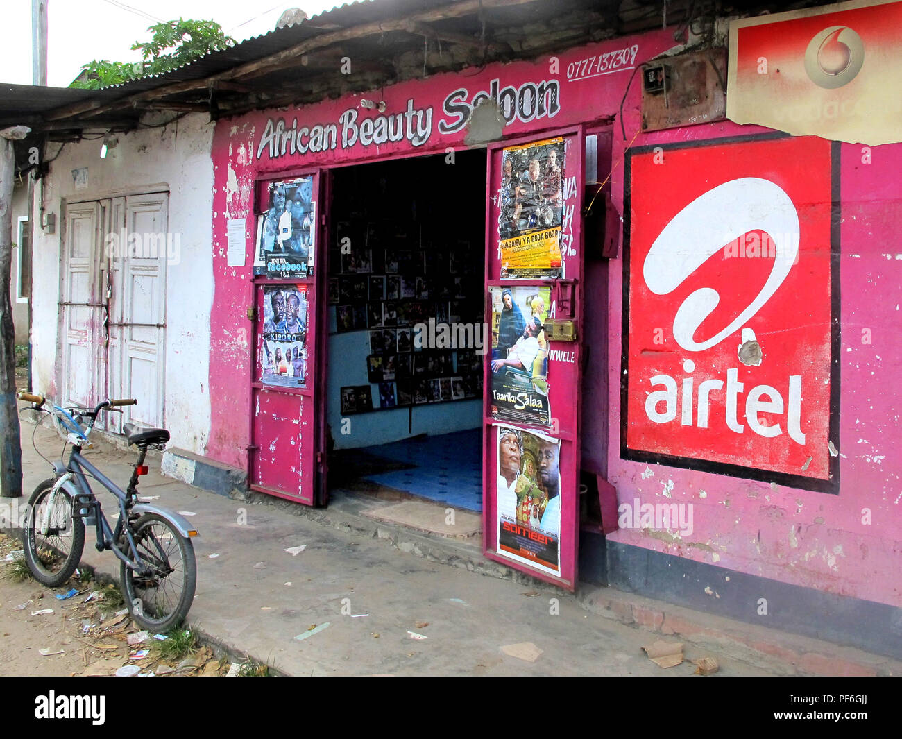 Hairdressing saloon hi-res stock photography and images - Alamy