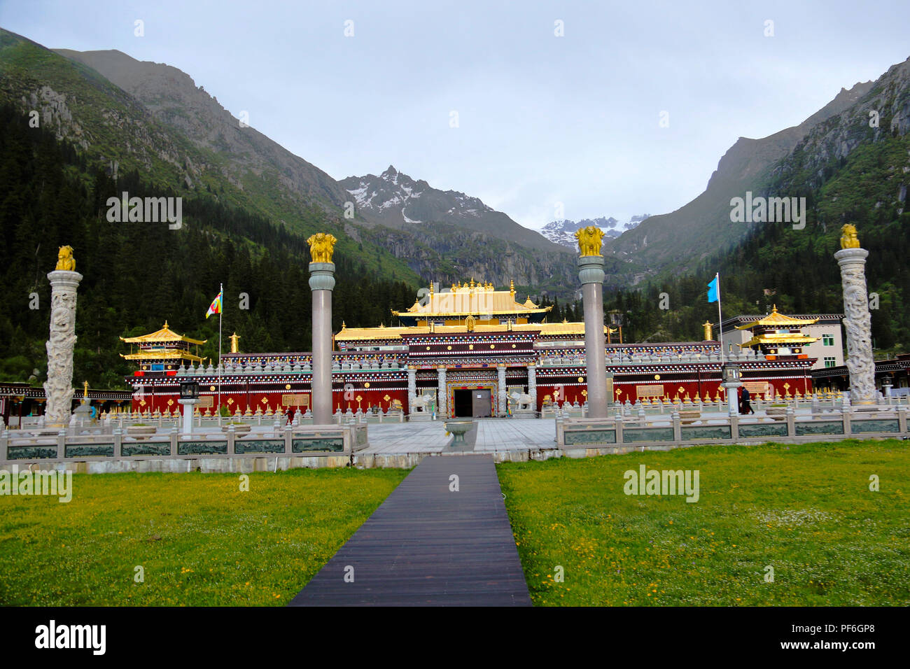 Dzogchen monastery hi-res stock photography and images - Alamy