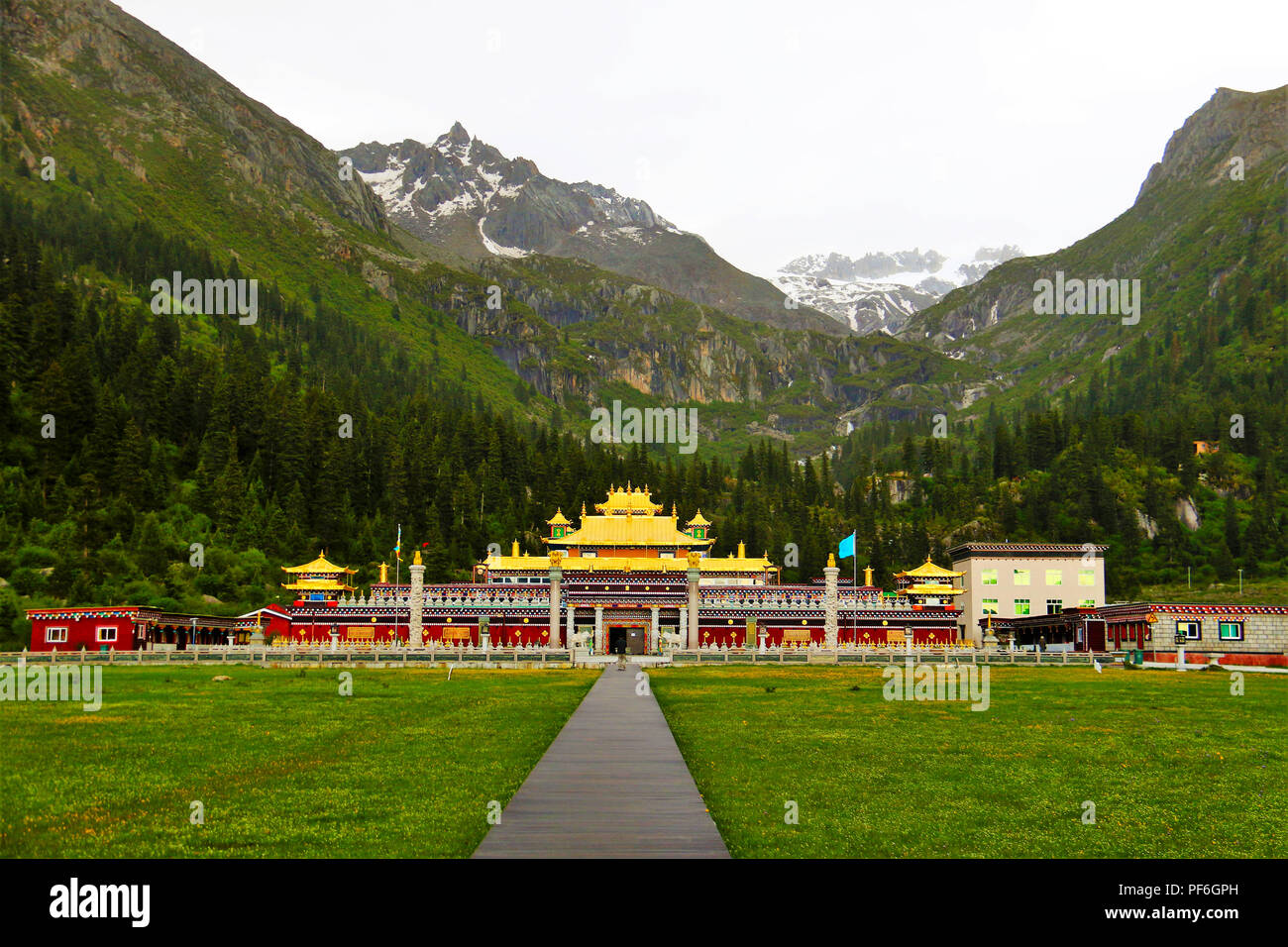 Dzogchen Monastery in Kham Stock Photo - Alamy