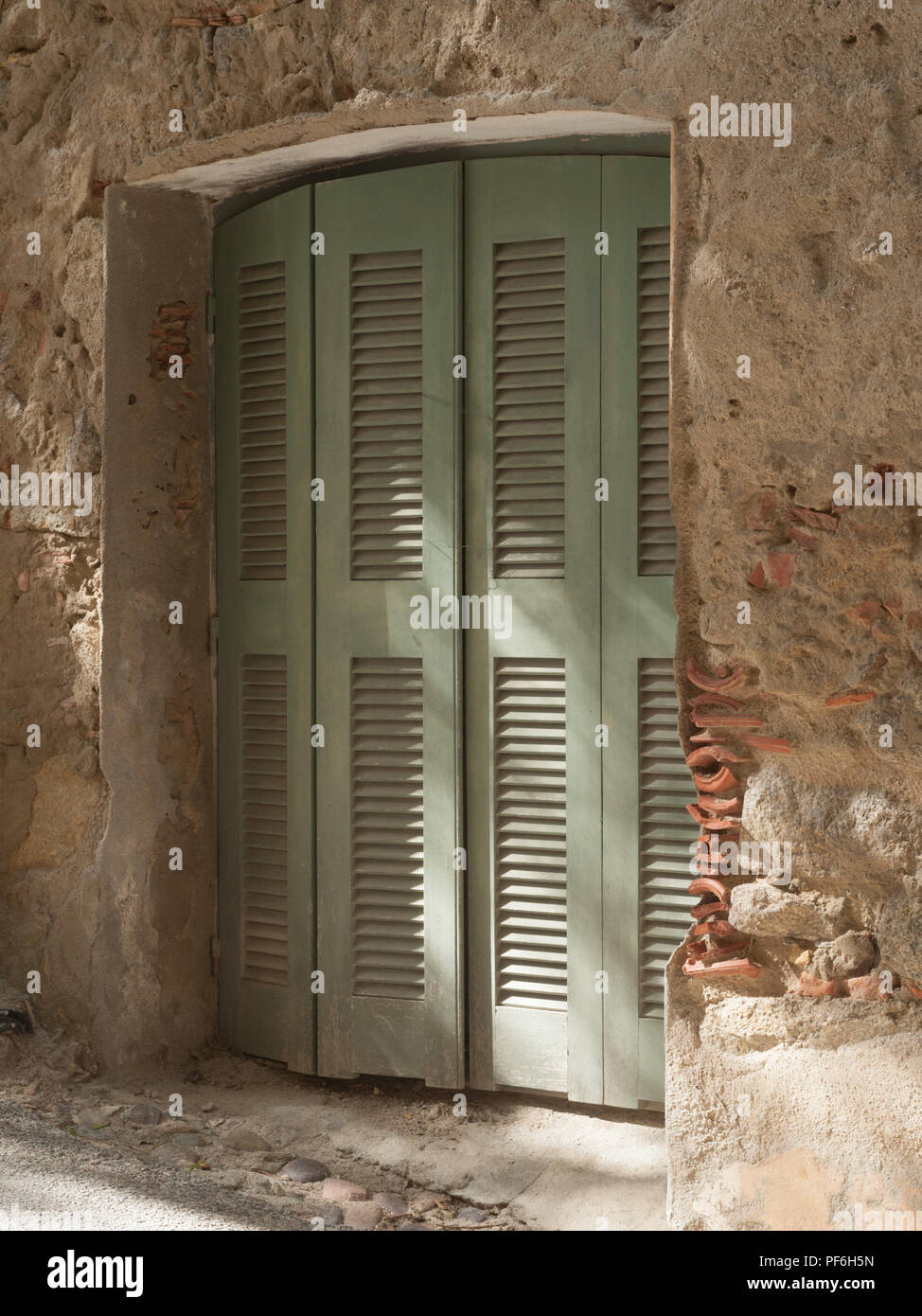 Recessed entrance hi-res stock photography and images - Alamy