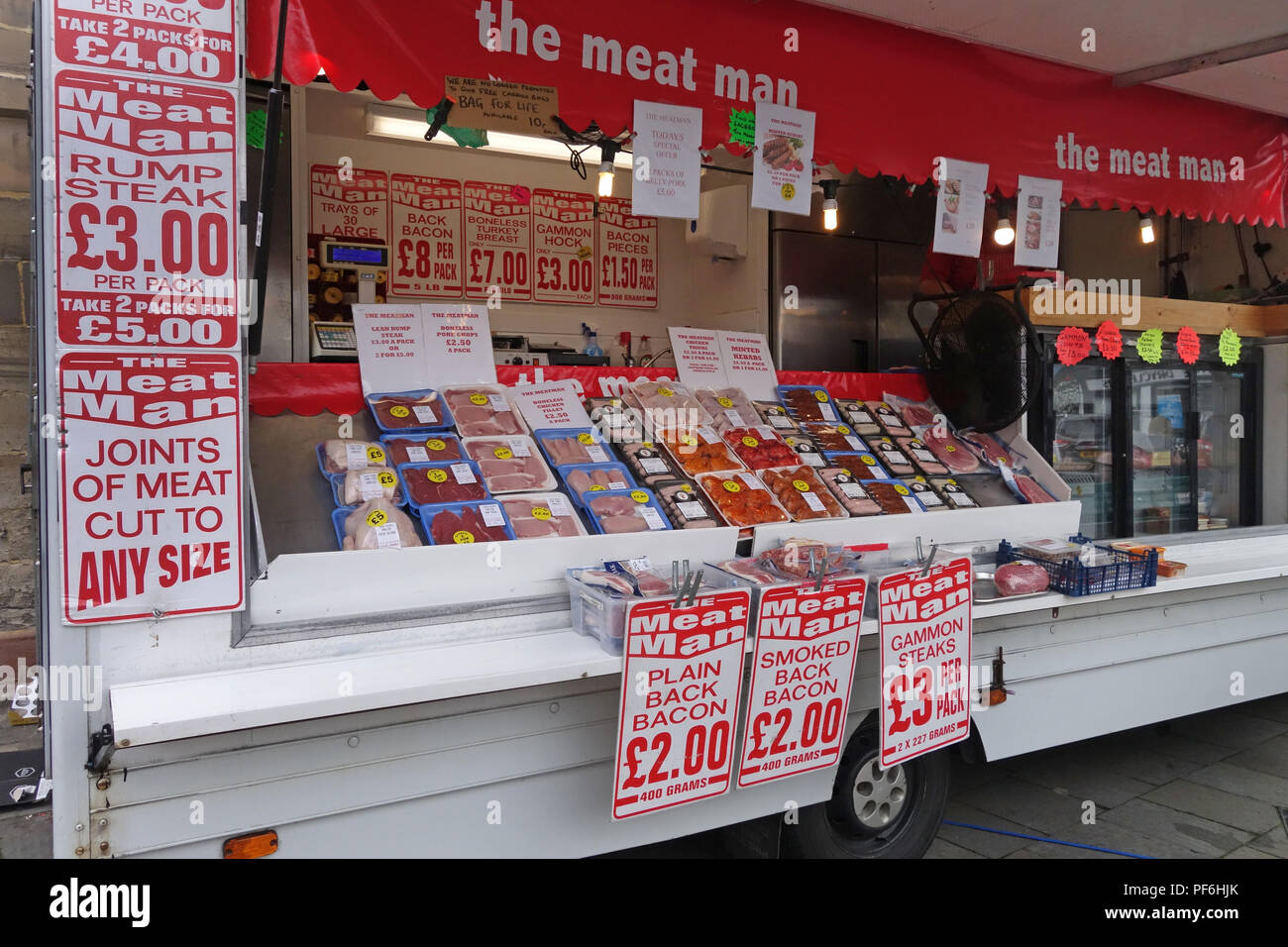 Meat sale on butchers stall hi-res stock photography and images - Alamy