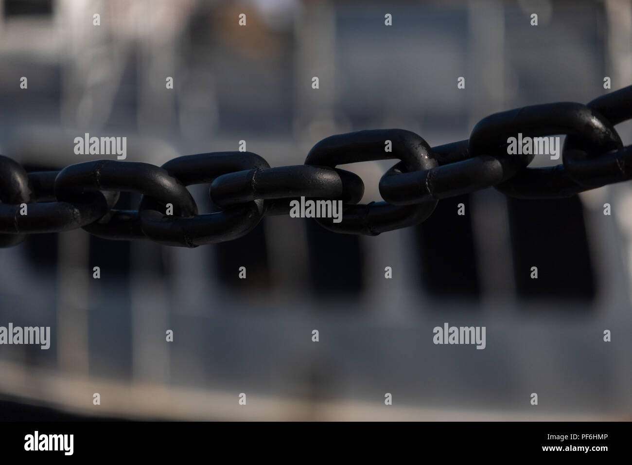 Black metal chain hi-res stock photography and images - Alamy