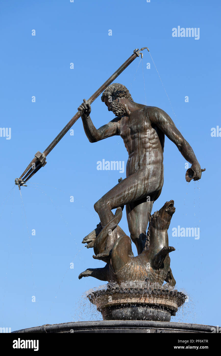 Statue roman god neptune trident hi-res stock photography and images ...