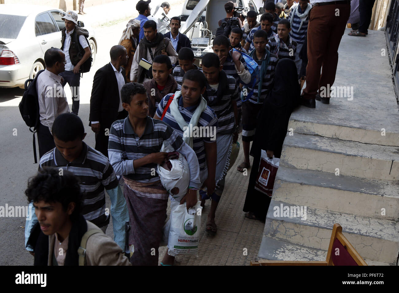Houthis soldiers hi-res stock photography and images - Alamy