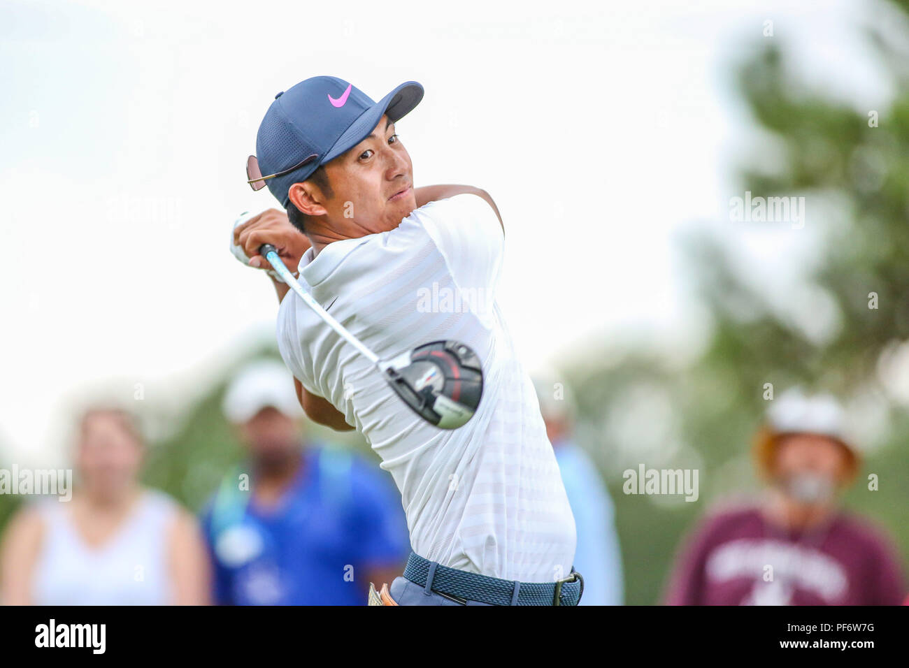Golfers pan to course hi-res stock photography and images - Alamy