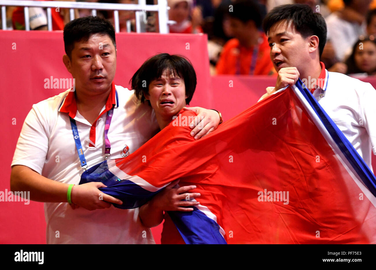 Jakarta, Indonesia. 20th Aug, 2018. Pak Yong Mi (C) of the Democratic ...