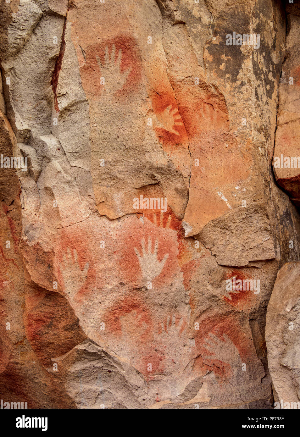 Cueva de las Manos, UNESCO World Heritage Site, Rio Pinturas Canyon ...