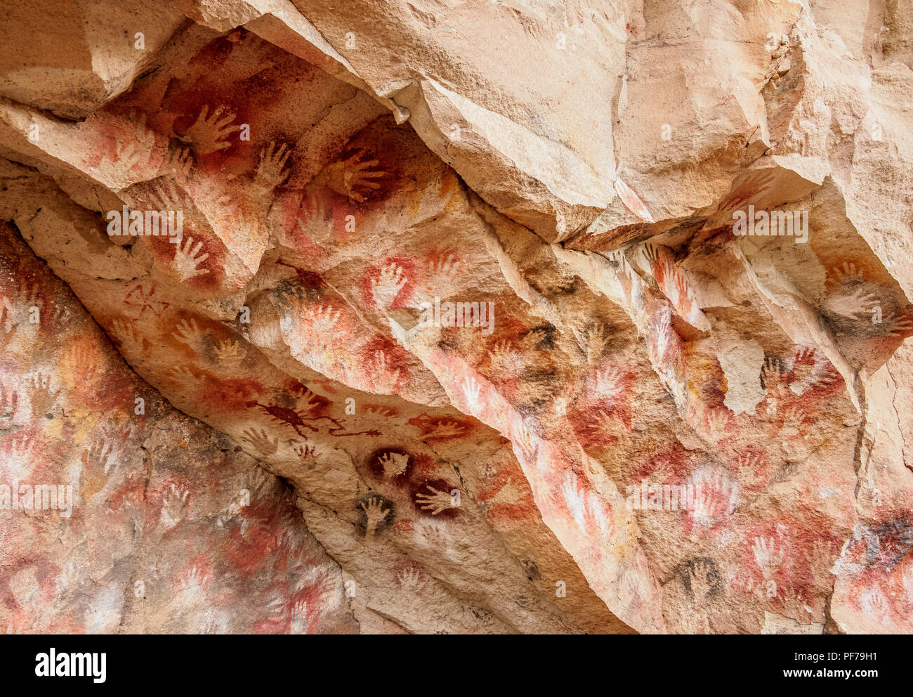 Cueva de las Manos, UNESCO World Heritage Site, Rio Pinturas Canyon ...