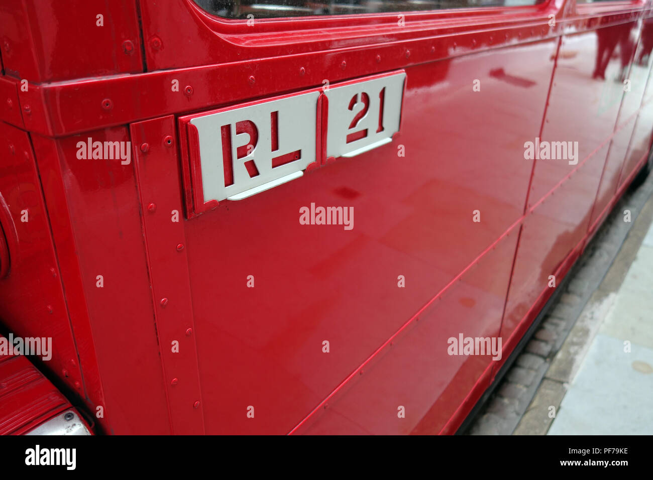 Rl 21 stencil code on bus side hi-res stock photography and images - Alamy