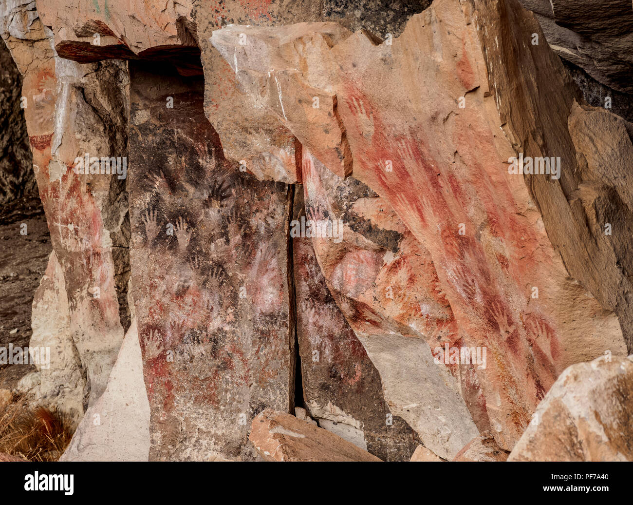 Cueva de las Manos, UNESCO World Heritage Site, Rio Pinturas Canyon ...