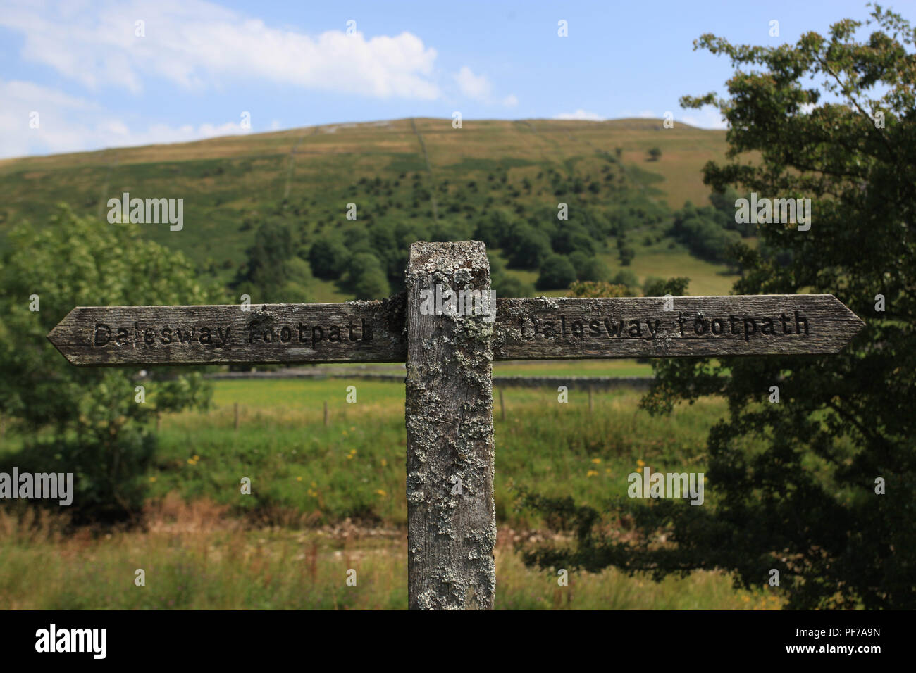 Yorkshire dales way signs hi-res stock photography and images - Alamy