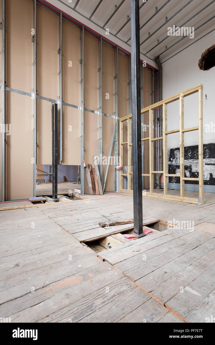 Stud partition hi-res stock photography and images - Alamy