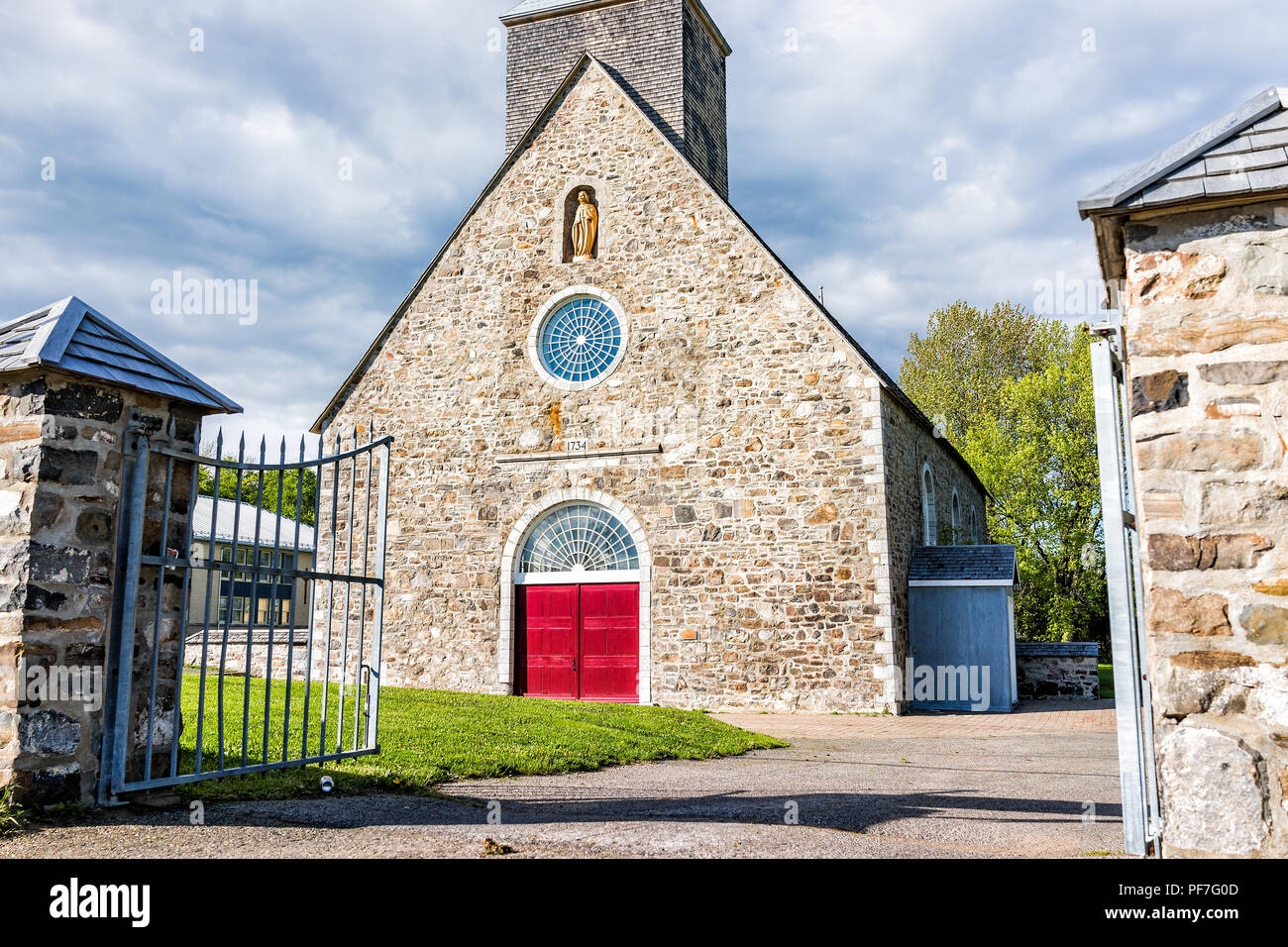 Canada quebec city red door hi-res stock photography and images - Alamy