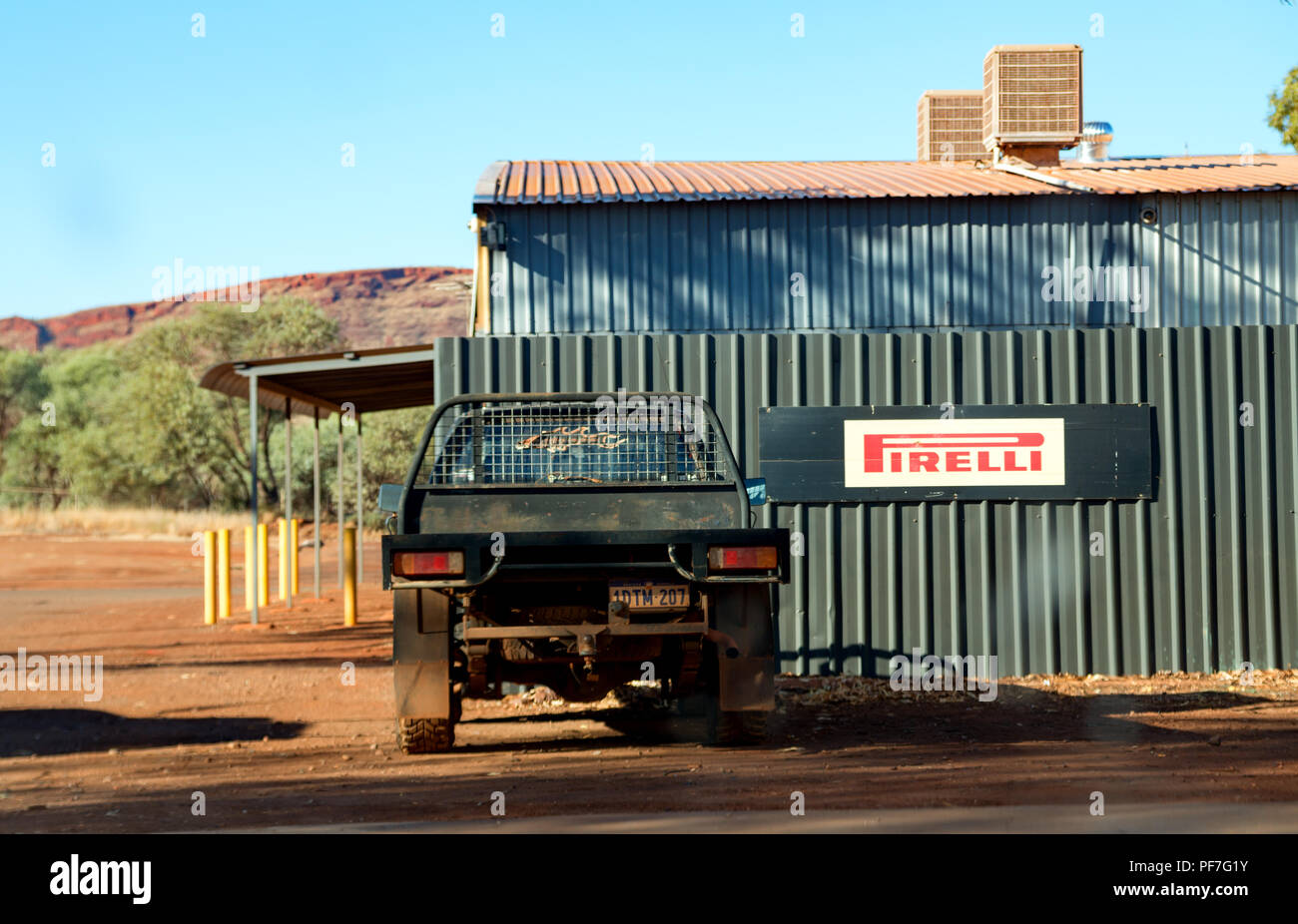Australia outback road house hi-res stock photography and images - Alamy