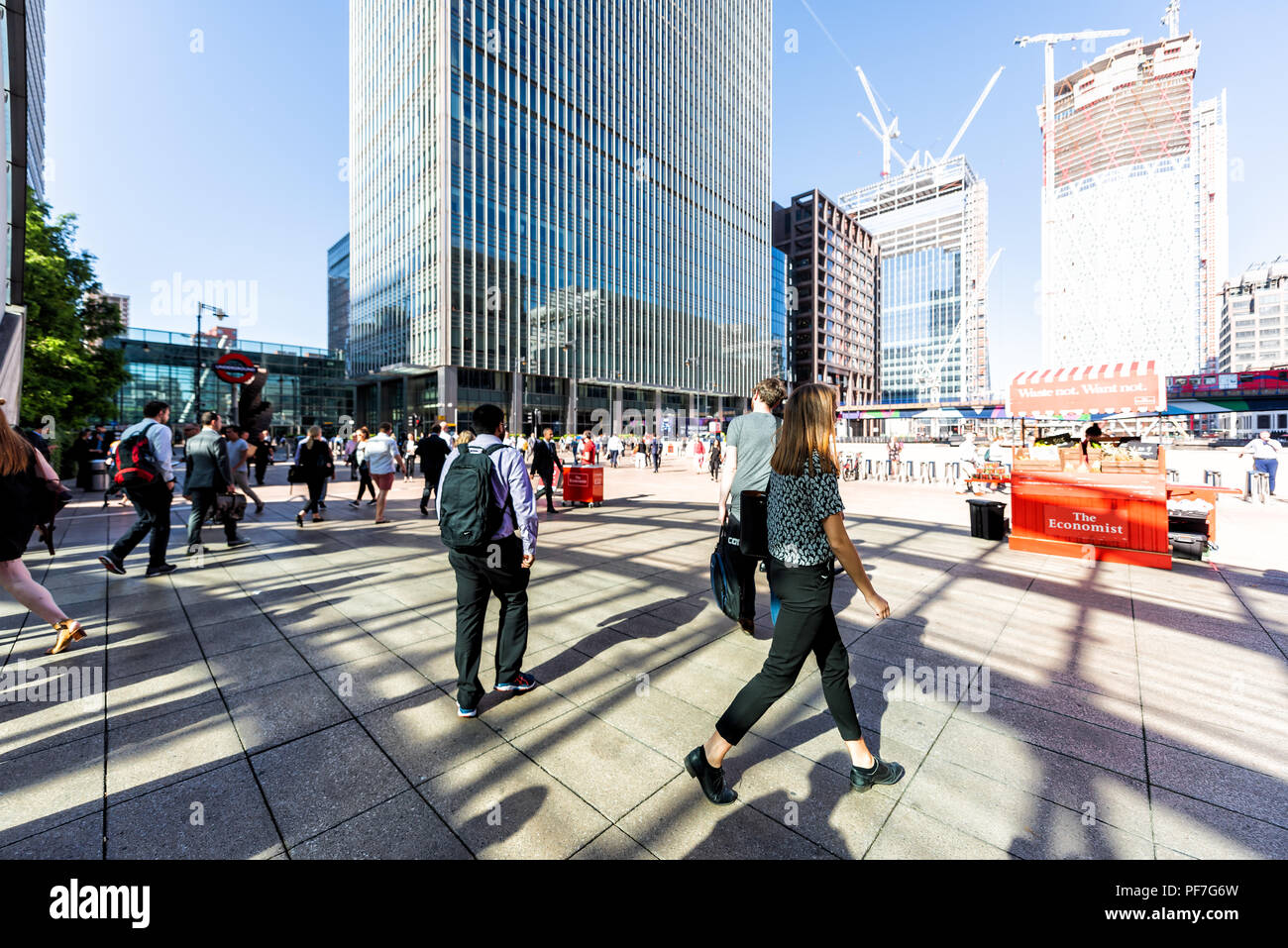 Underground tube crowd hi-res stock photography and images - Alamy