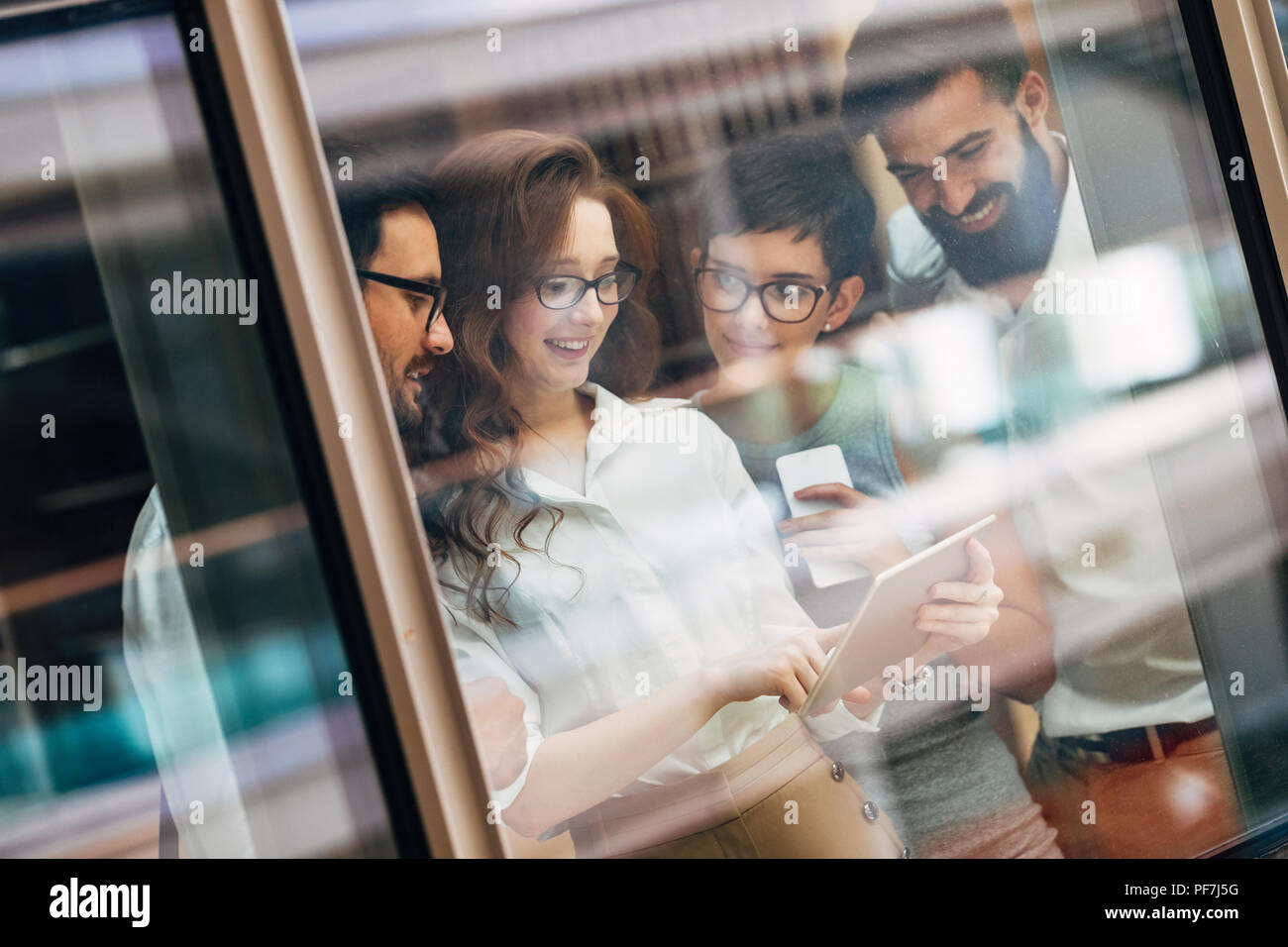 Collaboration office hi-res stock photography and images - Alamy