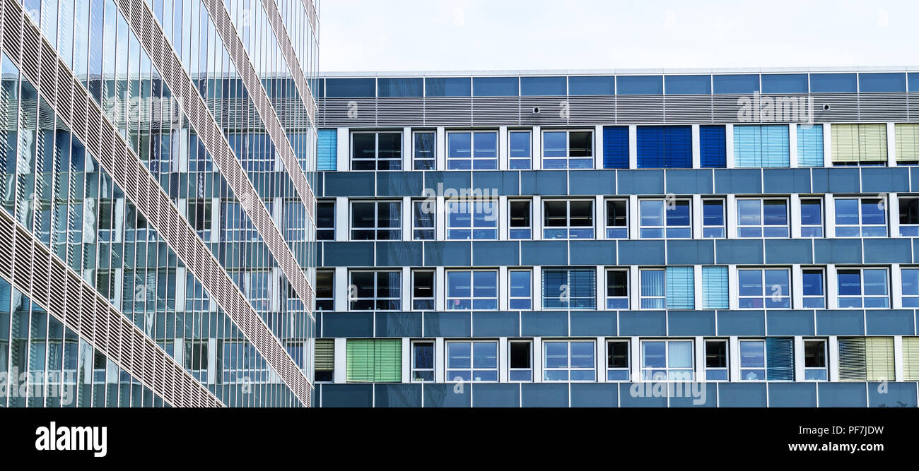 Facade of a modern apartment building. Blue Sky Stock Photo - Alamy
