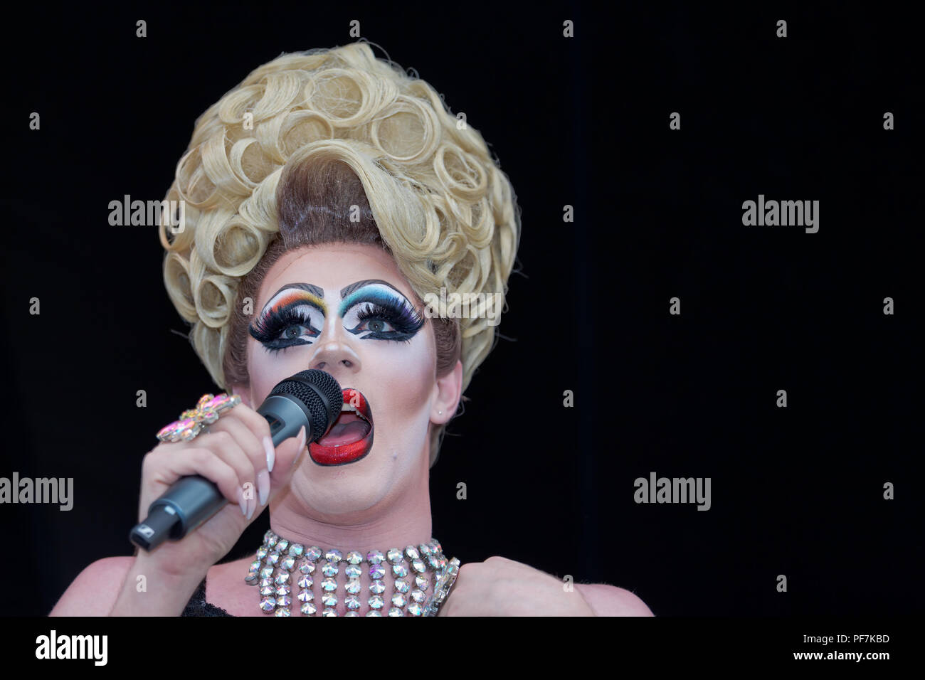 Drag queen on stage hi-res stock photography and images - Alamy