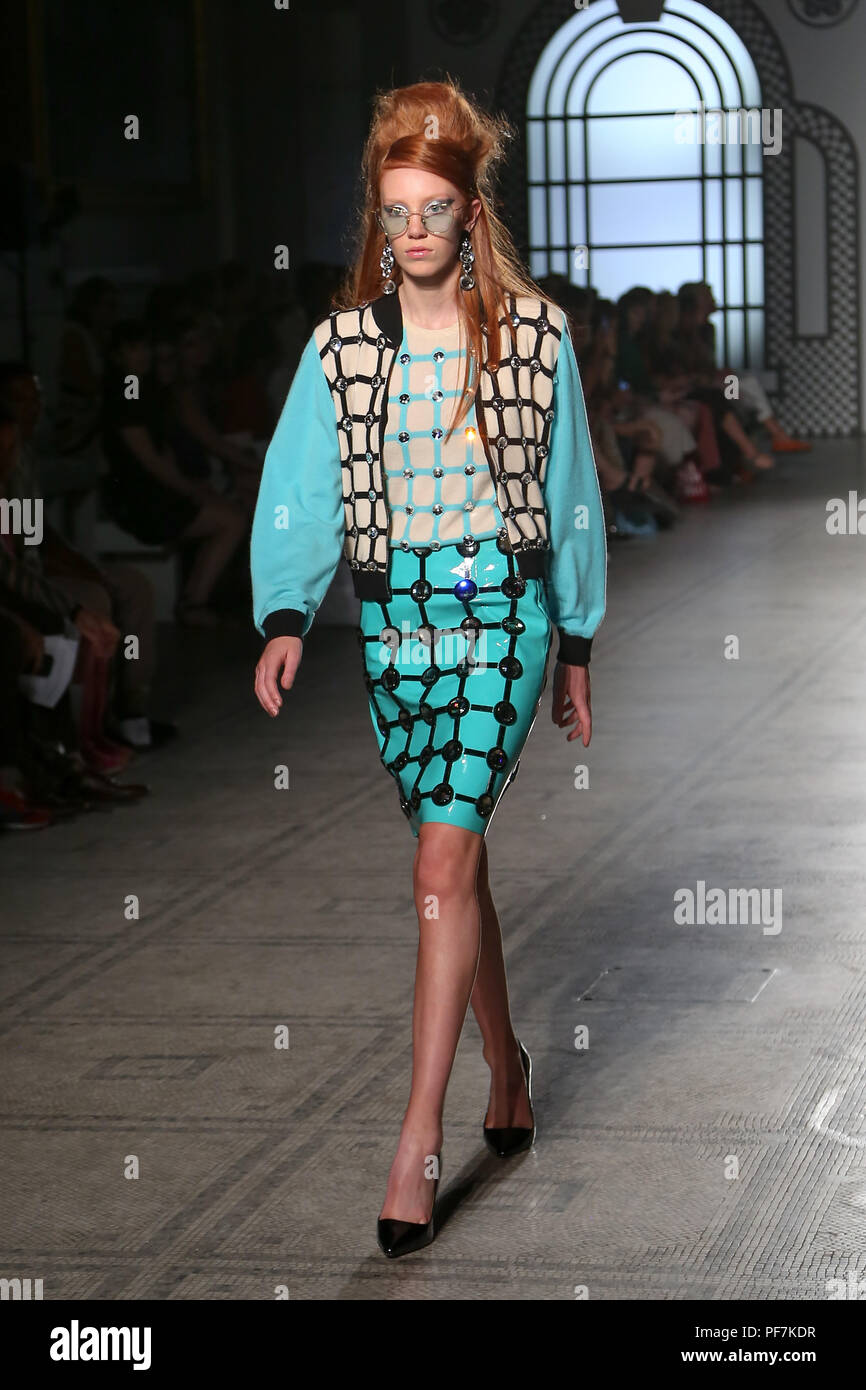 Fashion in Motion by Holly Fulton a fashion show at Victoria and Albert ...
