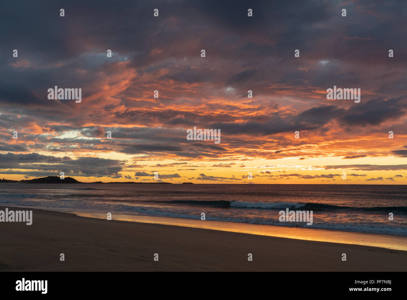 Pink and Orange sunrise at Windang Beach Stock Photo - Alamy