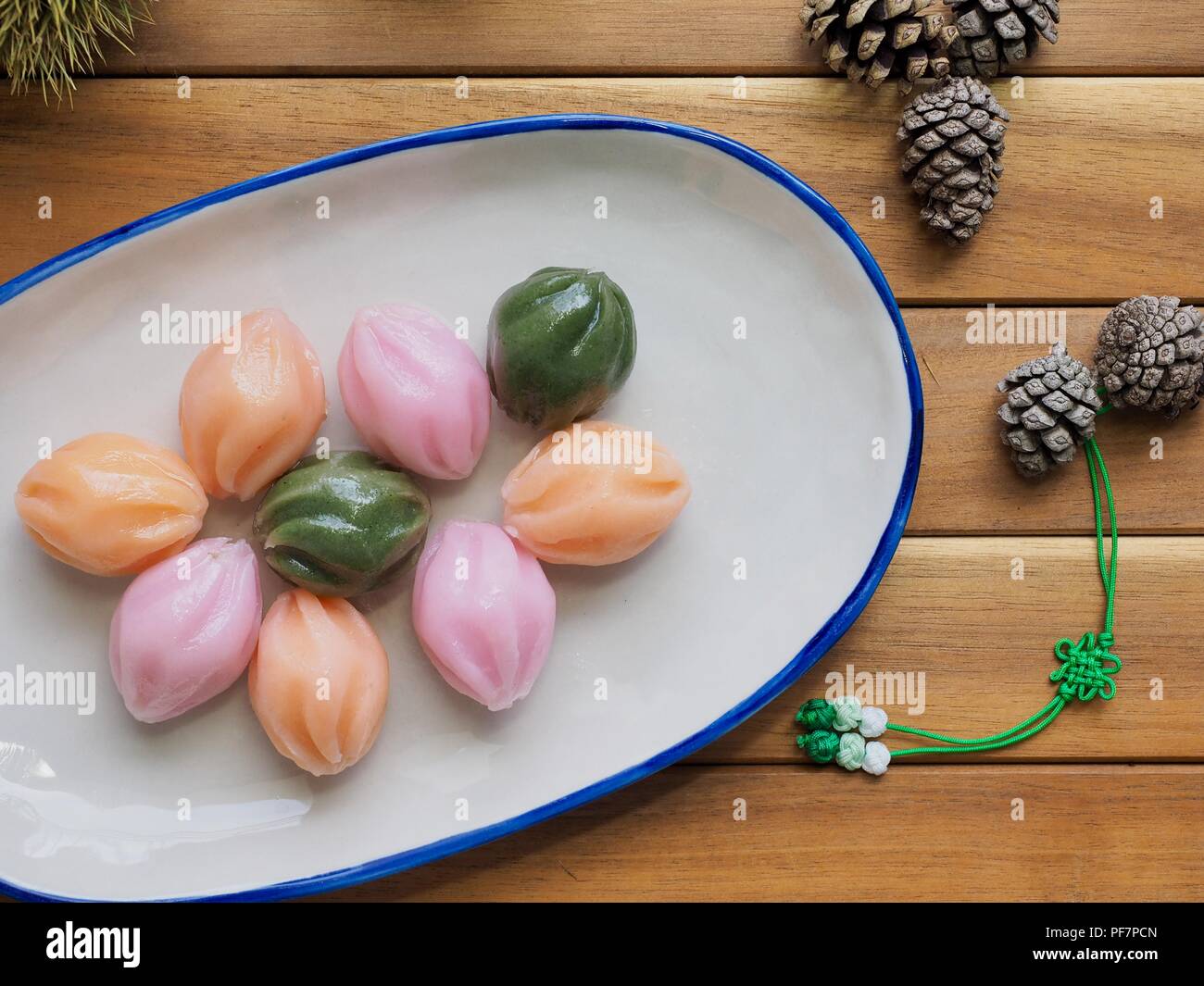 Honey filled rice cake hi-res stock photography and images - Alamy