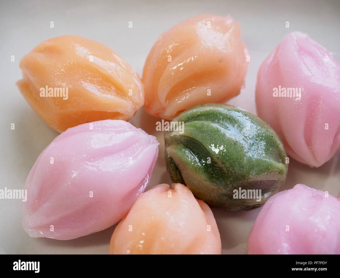 Korean food Songpyeon, Honey-filled Rice Cake Stock Photo - Alamy