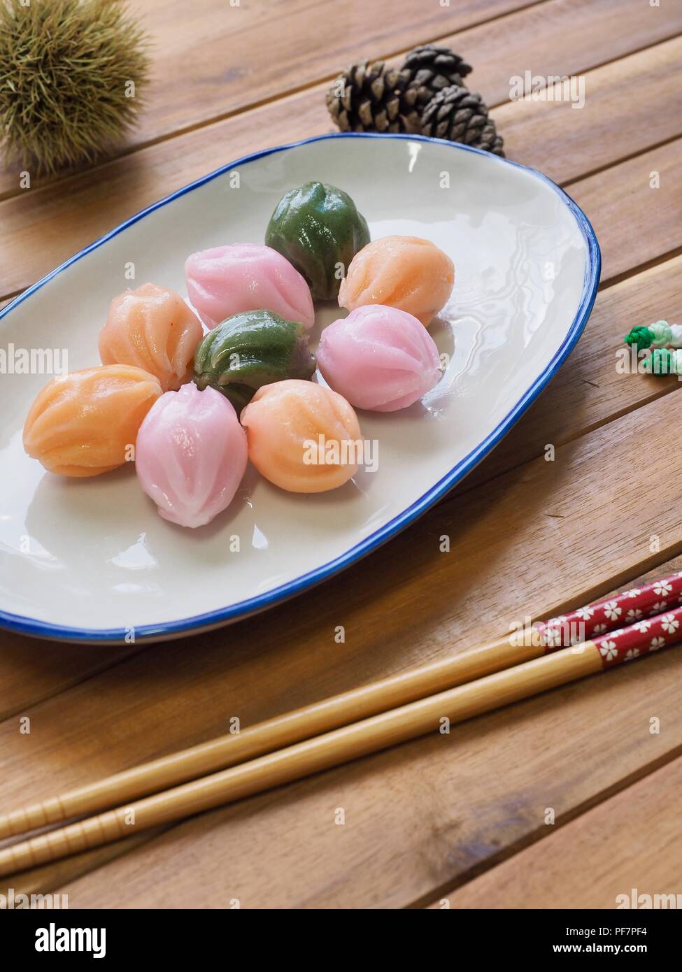 Korean food Songpyeon, Honey-filled Rice Cake Stock Photo - Alamy