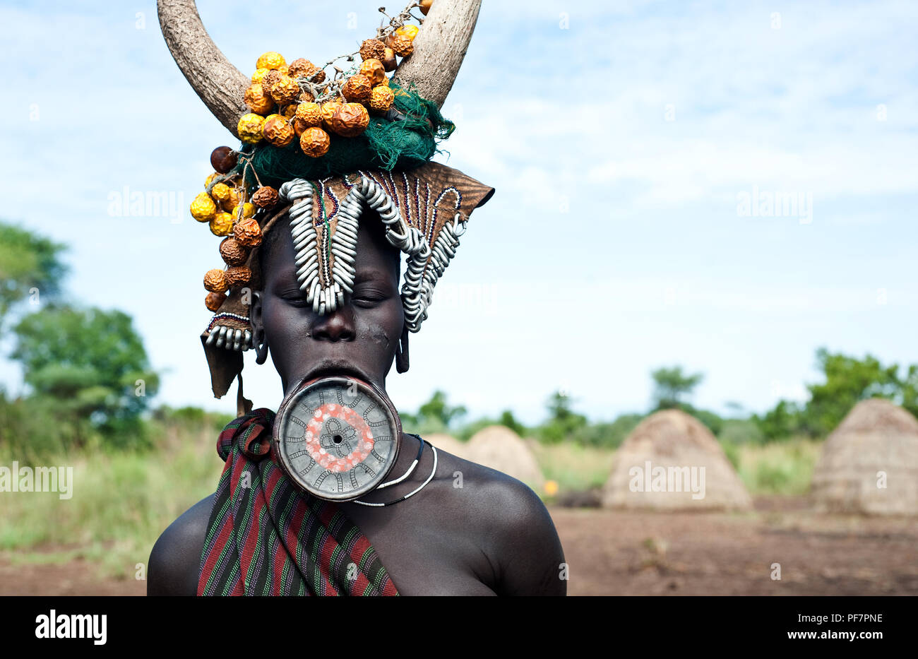 Portrait mursi woman lip plate hi-res stock photography and images - Alamy