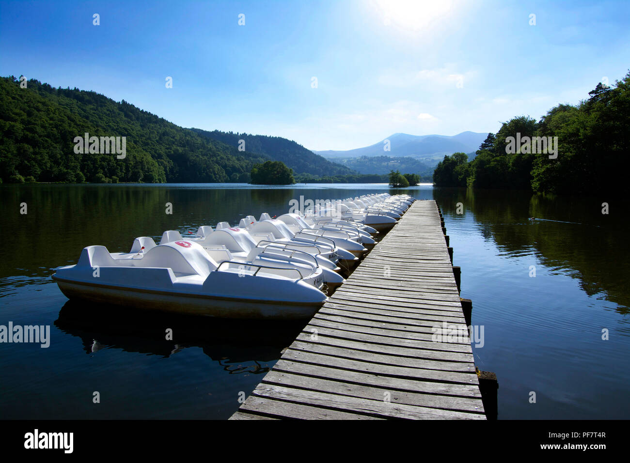 Paddle pontoon boat hi-res stock photography and images - Alamy