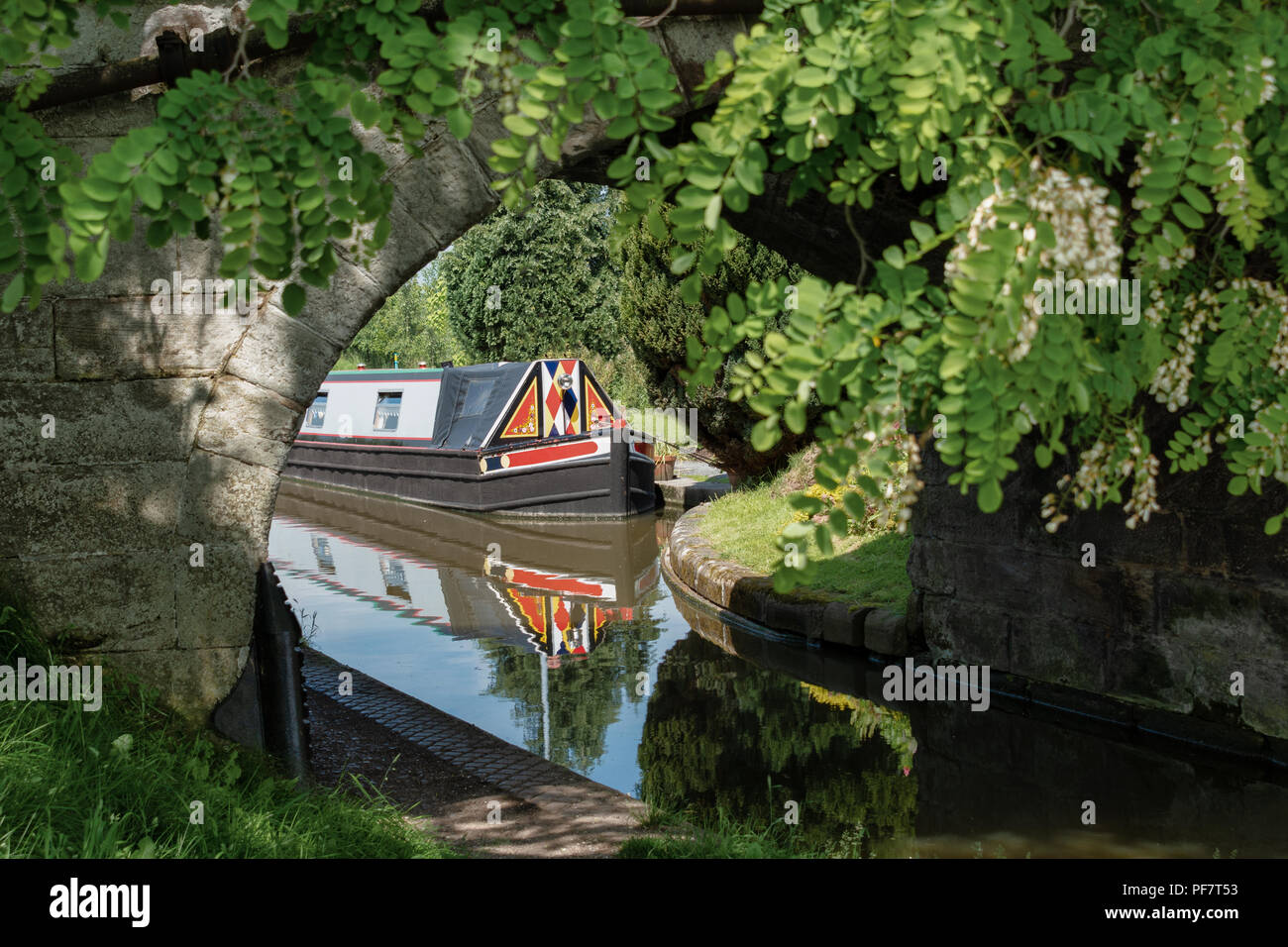 Old narrowboat hi-res stock photography and images - Alamy
