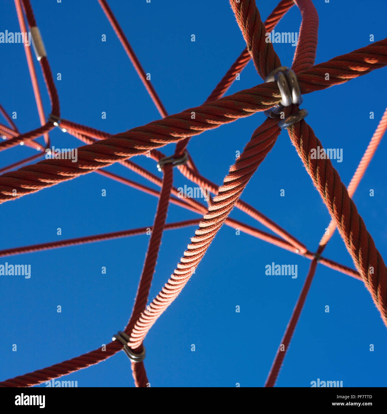 Metal lines ropes hi-res stock photography and images - Alamy