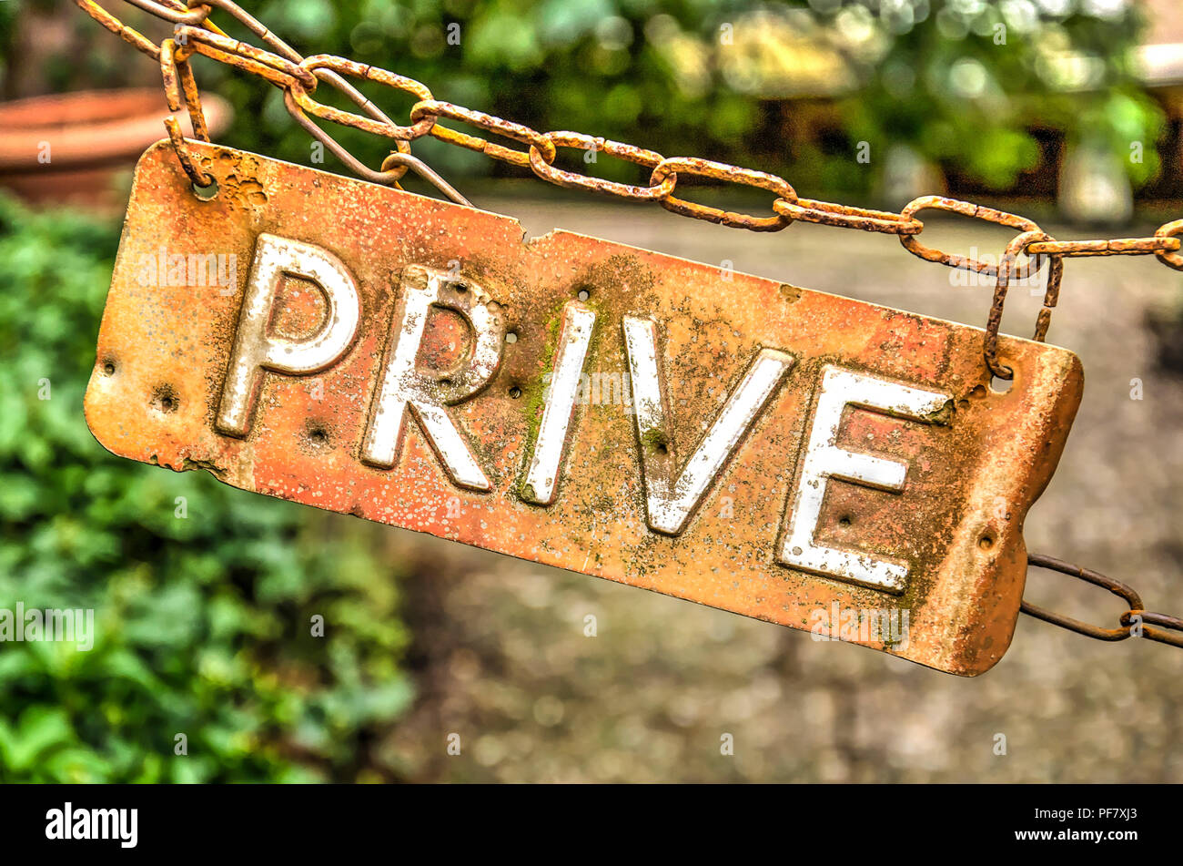 Rusty private sign hi-res stock photography and images - Alamy