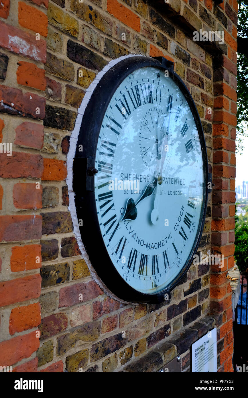 Royal Observatory Greenwich. Displaying the Shepherd Gate 24hr clock ...