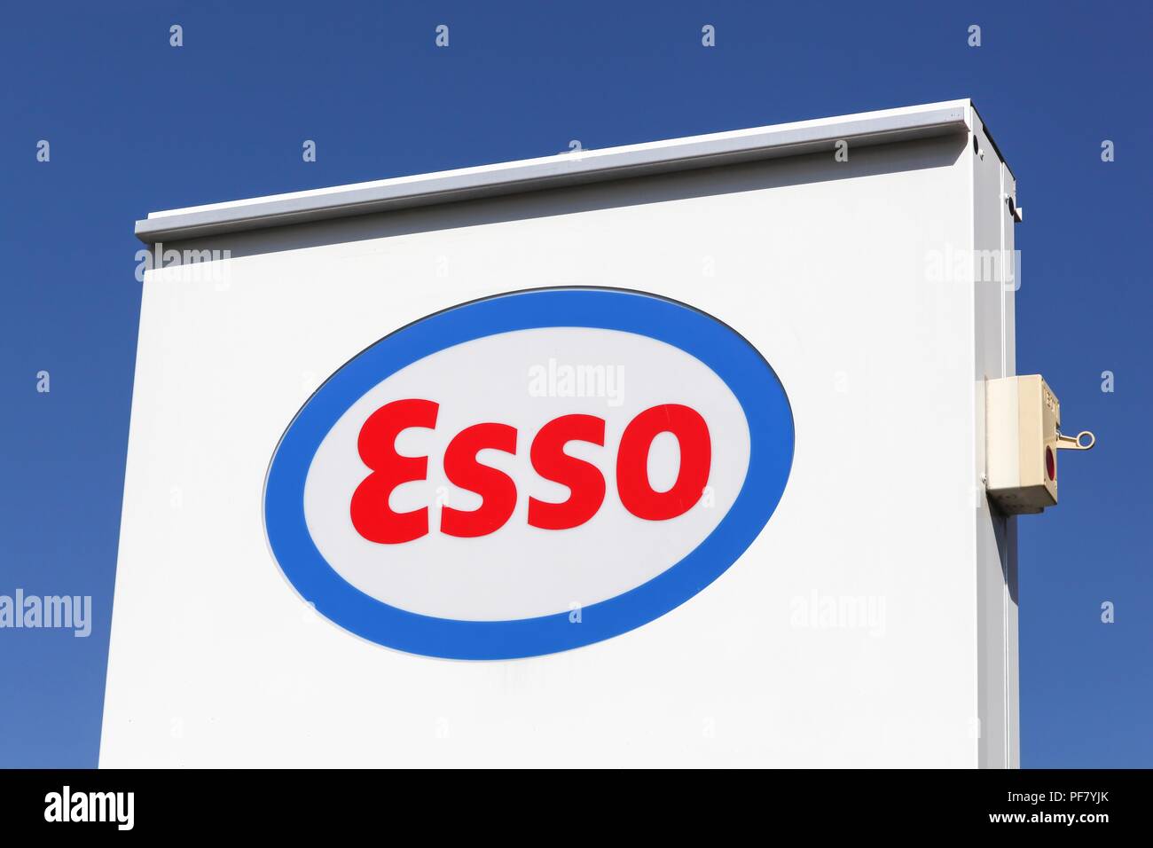 Esso logo hi-res stock photography and images - Alamy