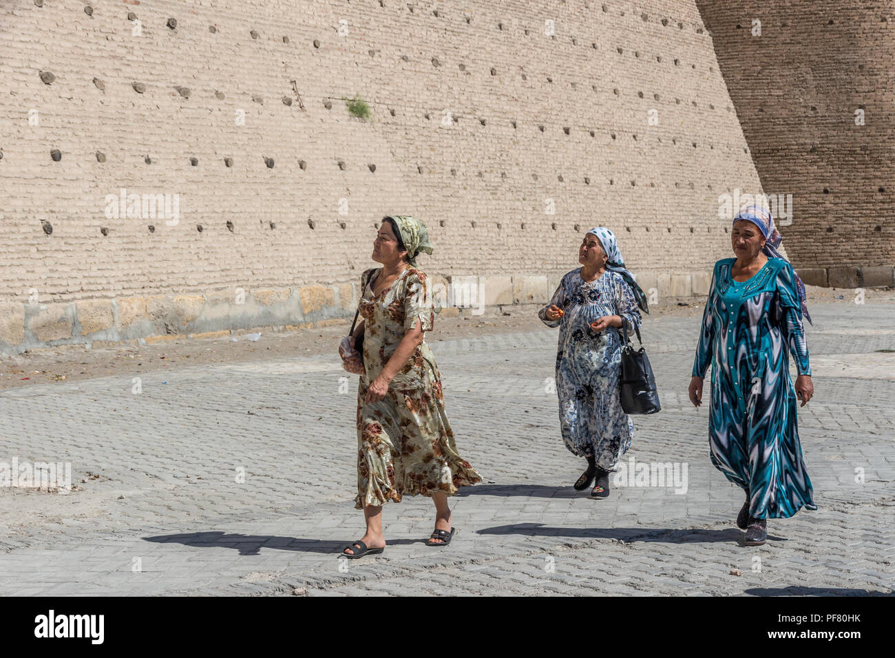 Women in bukhara uzbekistan hi-res stock photography and images - Alamy