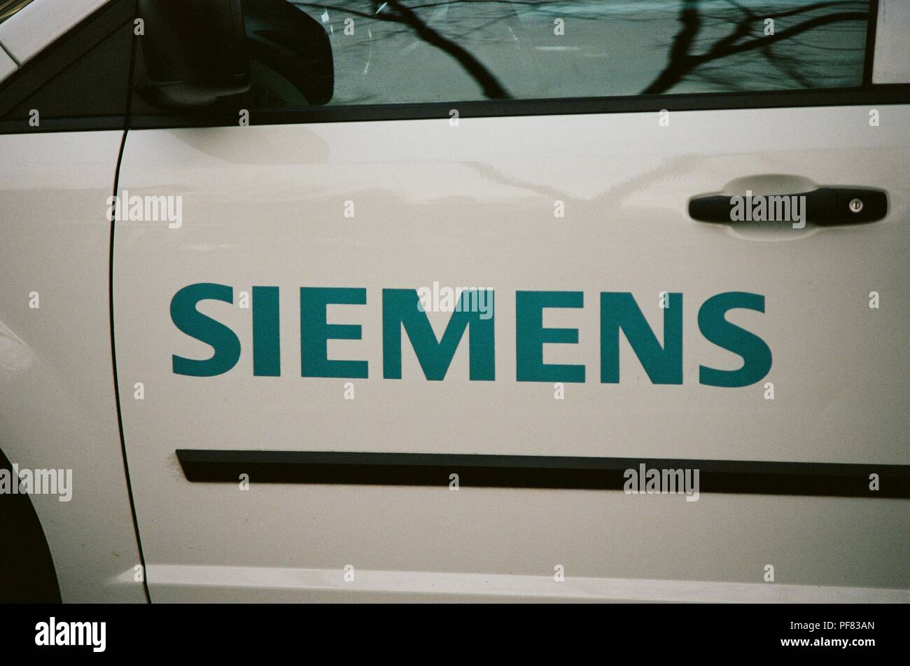 Industrial automation company siemens hi-res stock photography and ...