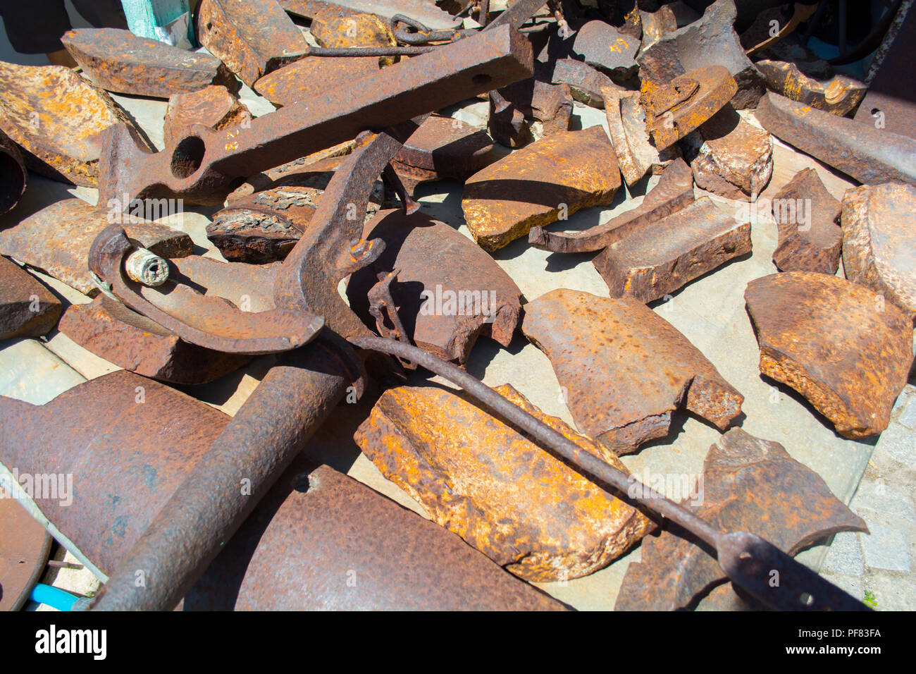 Rusty broken iron. Big irones is broken Stock Photo - Alamy