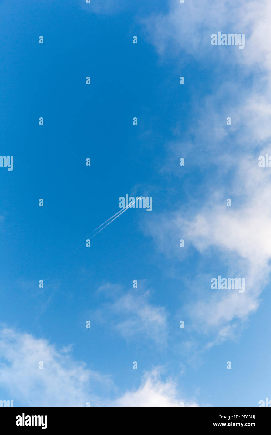 Light coming from behind cloud hi-res stock photography and images - Alamy
