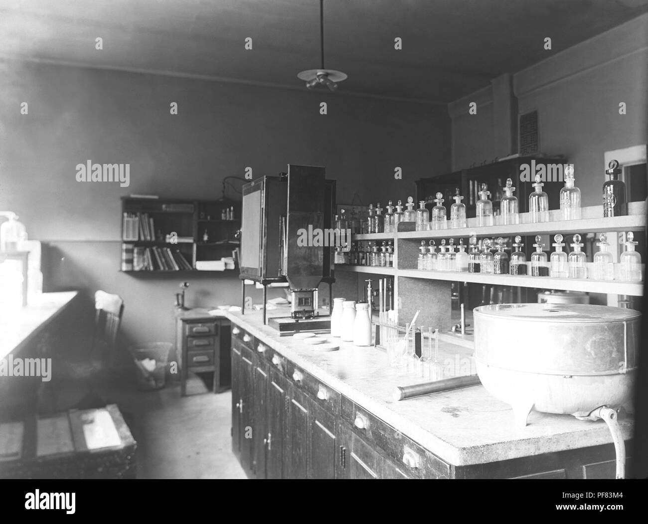 Portable library Black and White Stock Photos & Images - Alamy