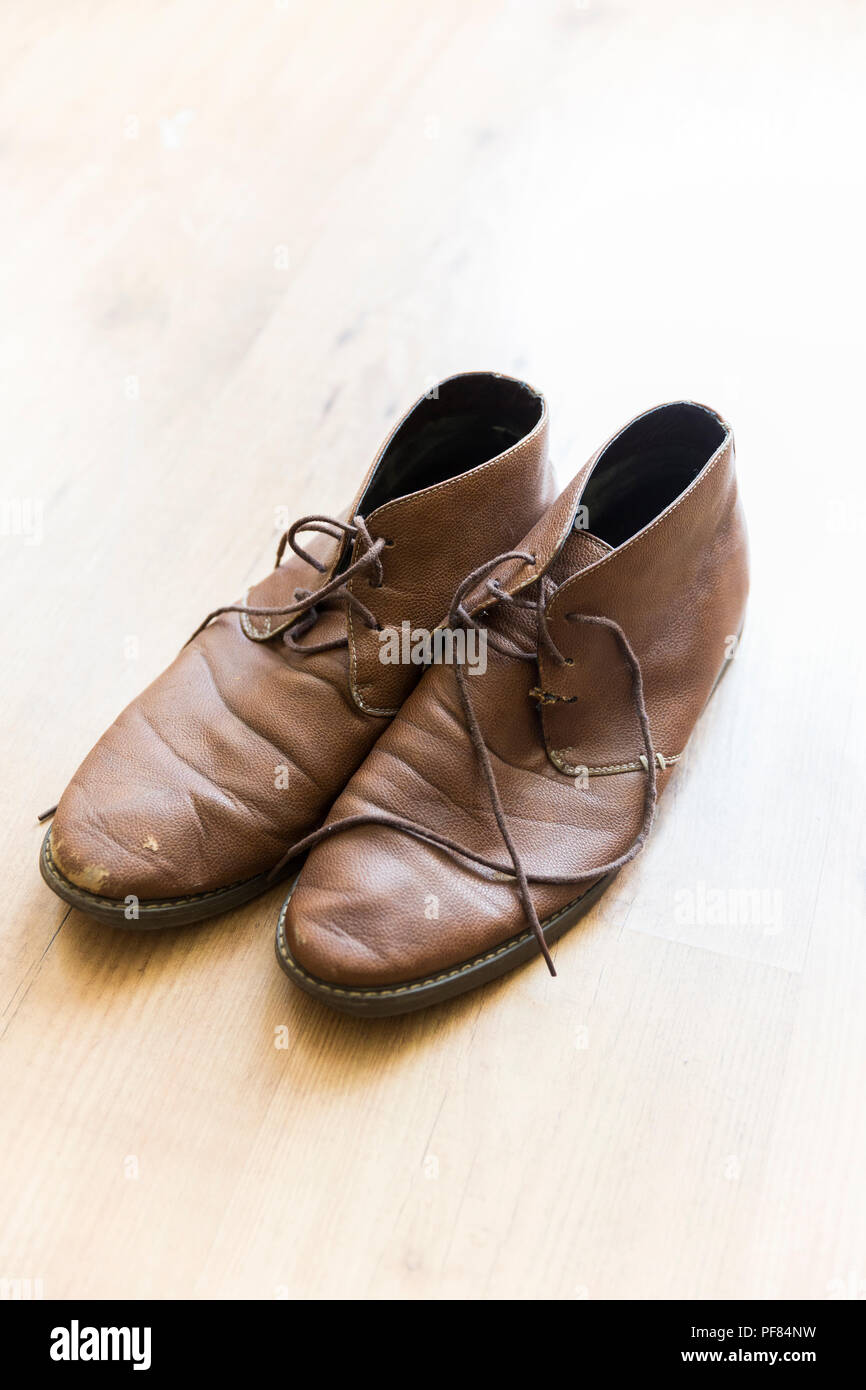 Broken shoe heels hi-res stock photography and images - Alamy