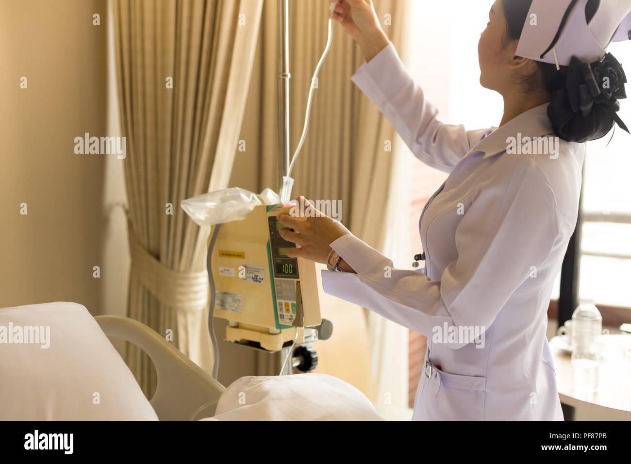 Iv drip machine hi-res stock photography and images - Alamy