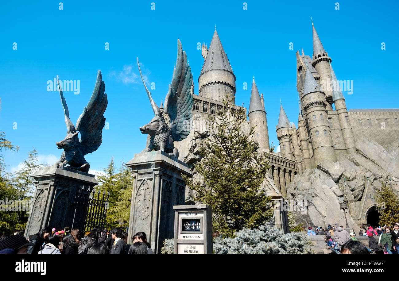 The Wizarding World of Harry Potter, the medieval castle in Universal ...
