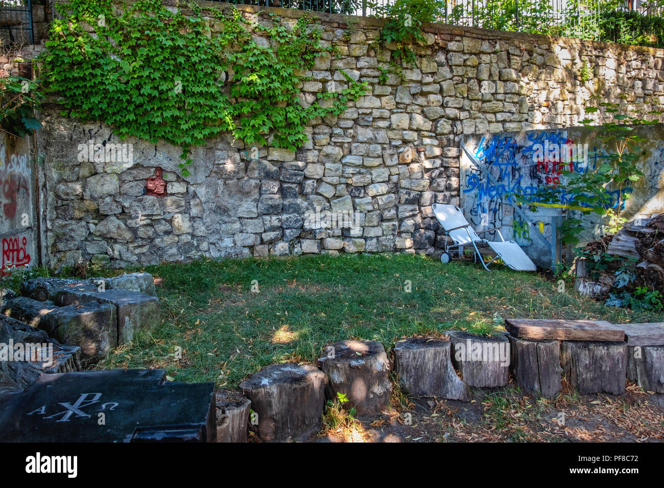 Berlin, Mitte.Niemandsland Garten, No Mans Land Garden.Graveyard ...