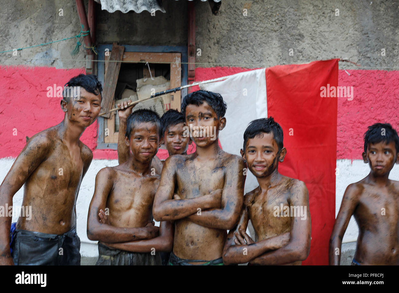 Indonesian children pose with the background of the Indonesian flag in ...