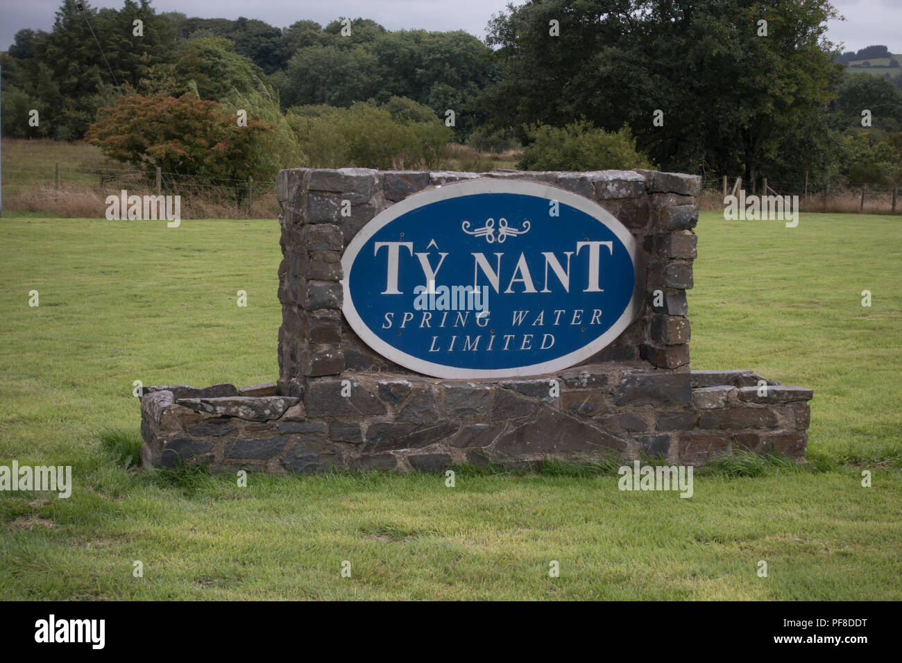 Bottled water wales hi-res stock photography and images - Alamy